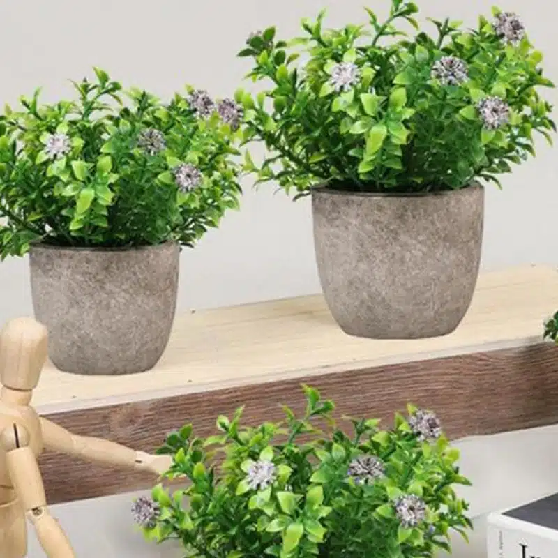 Mini Plante Verte Artificielle à Fleurs Grises | La Maison Du Jardinier